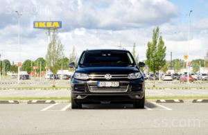 Black Volkswagen Touareg 2010 in Riga, with an engine capacity of 3.00 L and mileage of 265 thousand km for 7990 €, photo 4 on AUTOMOTO.COM.LV