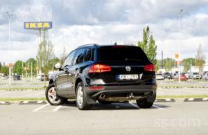Black Volkswagen Touareg 2010 in Riga, with an engine capacity of 3.00 L and mileage of 265 thousand km for 7990 €, photo 9 on AUTOMOTO.COM.LV