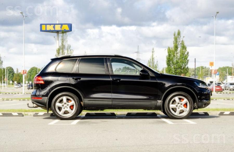 Black Volkswagen Touareg 2010 in Riga, with an engine capacity of 3.00 L and mileage of 265 thousand km for 7990 €, photo 10 on AUTOMOTO.COM.LV