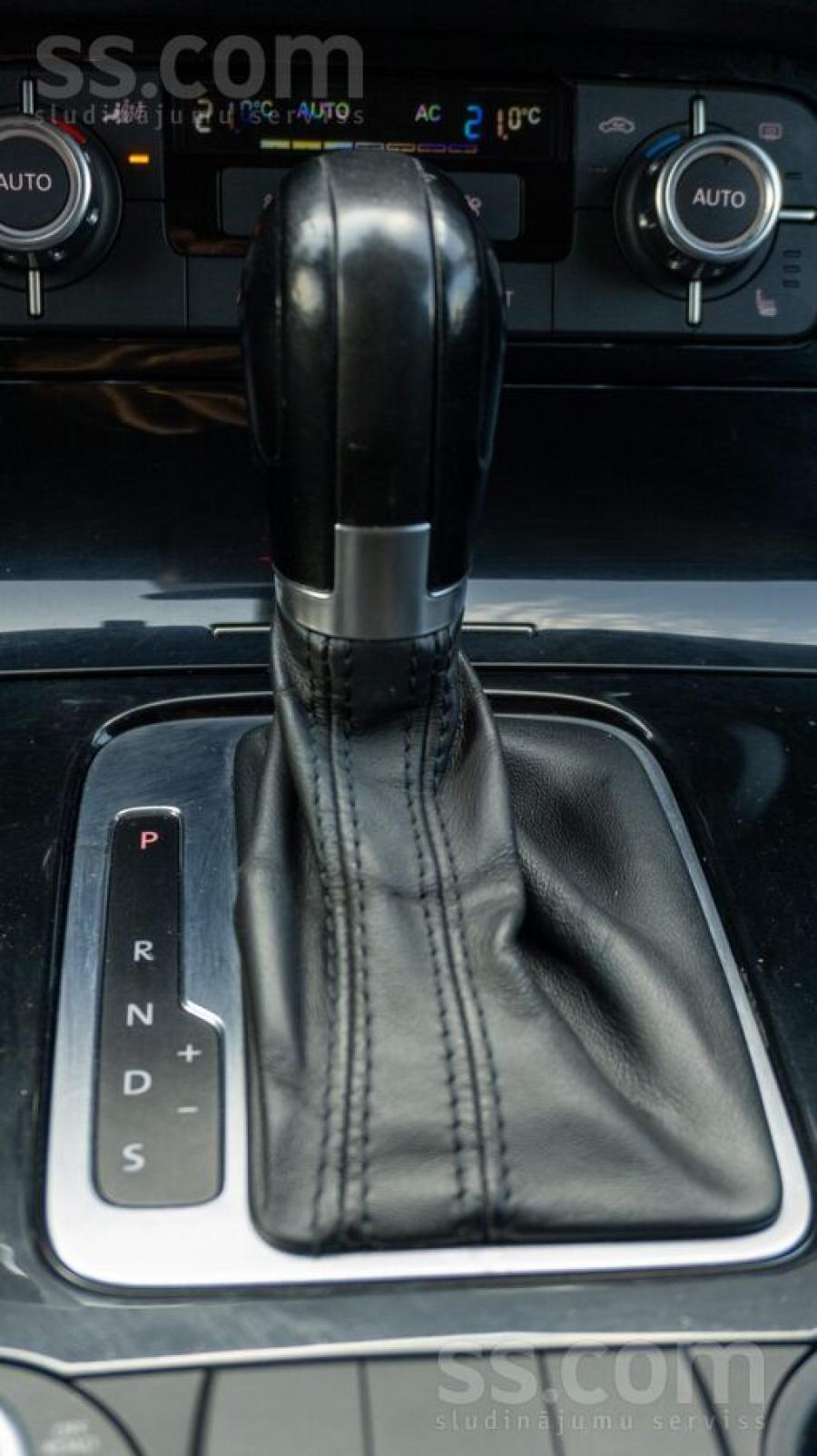 Black Volkswagen Touareg 2010 in Riga, with an engine capacity of 3.00 L and mileage of 265 thousand km for 7990 €, photo 16 on AUTOMOTO.COM.LV