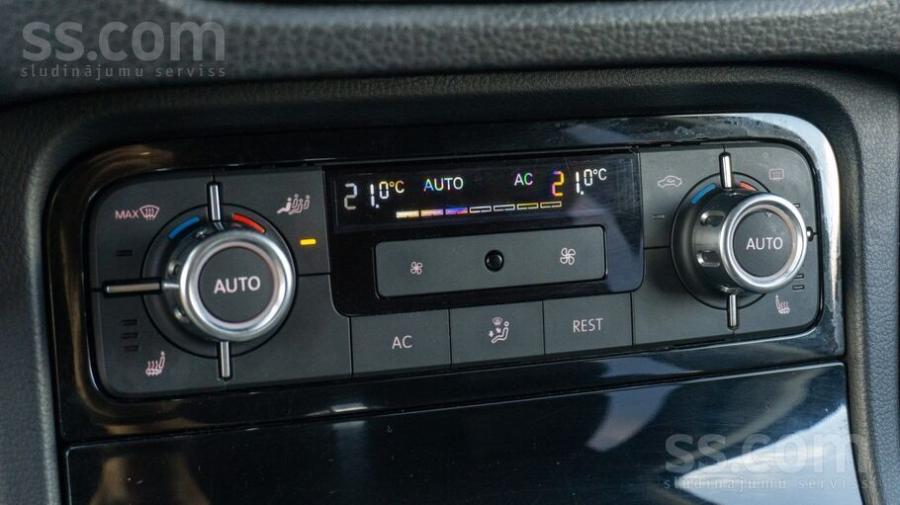 Black Volkswagen Touareg 2010 in Riga, with an engine capacity of 3.00 L and mileage of 265 thousand km for 7990 €, photo 17 on AUTOMOTO.COM.LV