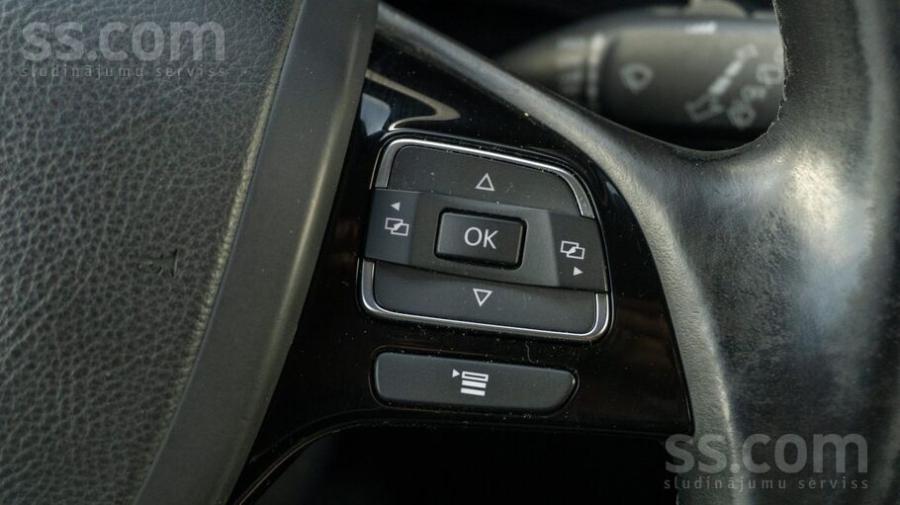 Black Volkswagen Touareg 2010 in Riga, with an engine capacity of 3.00 L and mileage of 265 thousand km for 7990 €, photo 20 on AUTOMOTO.COM.LV