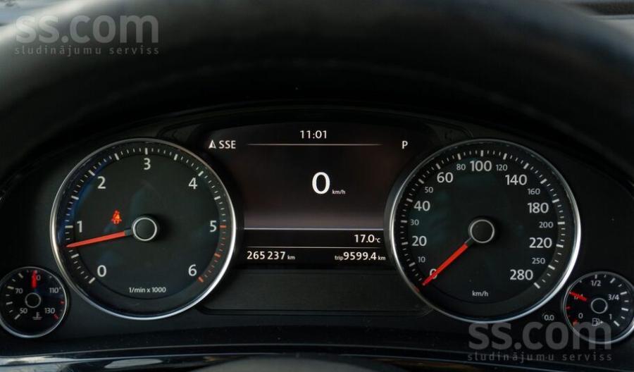 Black Volkswagen Touareg 2010 in Riga, with an engine capacity of 3.00 L and mileage of 265 thousand km for 7990 €, photo 24 on AUTOMOTO.COM.LV