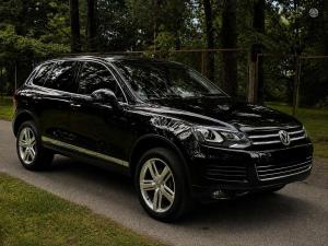 Melns Volkswagen Touareg 2010 Viļņa, ar dzinēja tilpumu 2.97 L un nobraukumu 252 tūkst. km par 10890 €, foto  vietnē AUTOMOTO.COM.LV