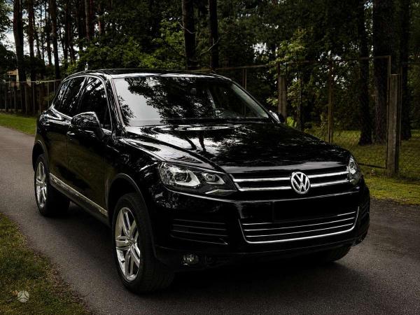 Black Volkswagen Touareg 2010 in Vilnius, with an engine capacity of 2.97 L and mileage of 252 thousand km for 10890 €, photo 2 on AUTOMOTO.COM.LV
