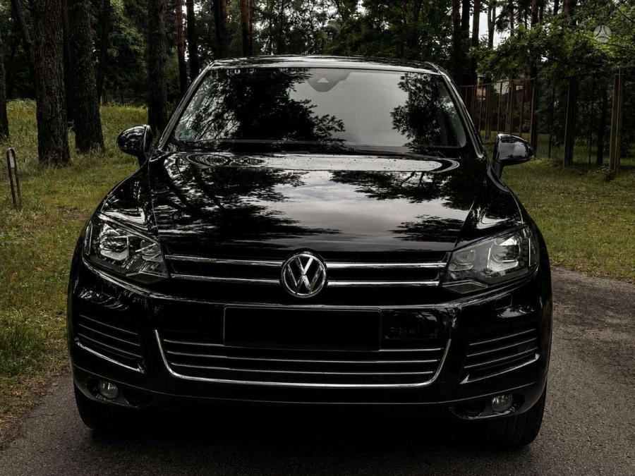 Melns Volkswagen Touareg 2010 Viļņa, ar dzinēja tilpumu 2.97 L un nobraukumu 252 tūkst. km par 10890 €, foto 4 vietnē AUTOMOTO.COM.LV