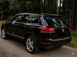 Melns Volkswagen Touareg 2010 Viļņa, ar dzinēja tilpumu 2.97 L un nobraukumu 252 tūkst. km par 10890 €, foto 8 vietnē AUTOMOTO.COM.LV