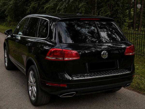 Black Volkswagen Touareg 2010 in Vilnius, with an engine capacity of 2.97 L and mileage of 252 thousand km for 10890 €, photo 8 on AUTOMOTO.COM.LV
