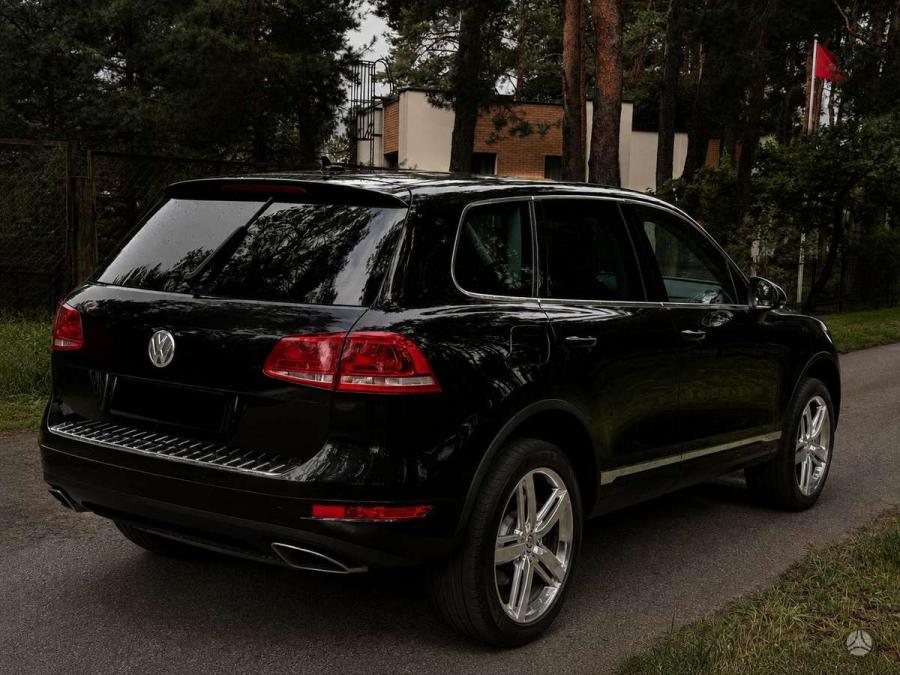 Melns Volkswagen Touareg 2010 Viļņa, ar dzinēja tilpumu 2.97 L un nobraukumu 252 tūkst. km par 10890 €, foto 12 vietnē AUTOMOTO.COM.LV