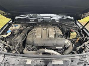 Melns Volkswagen Touareg 2010 Viļņa, ar dzinēja tilpumu 2.97 L un nobraukumu 252 tūkst. km par 10890 €, foto 30 vietnē AUTOMOTO.COM.LV