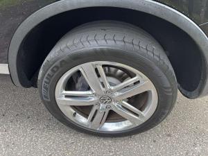 Melns Volkswagen Touareg 2010 Viļņa, ar dzinēja tilpumu 2.97 L un nobraukumu 252 tūkst. km par 10890 €, foto 31 vietnē AUTOMOTO.COM.LV
