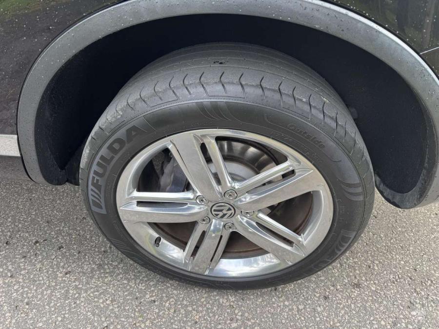 Melns Volkswagen Touareg 2010 Viļņa, ar dzinēja tilpumu 2.97 L un nobraukumu 252 tūkst. km par 10890 €, foto 31 vietnē AUTOMOTO.COM.LV