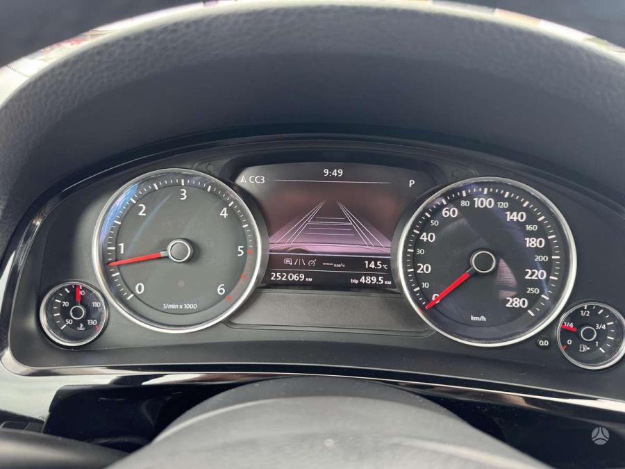 Melns Volkswagen Touareg 2010 Viļņa, ar dzinēja tilpumu 2.97 L un nobraukumu 252 tūkst. km par 10890 €, foto 32 vietnē AUTOMOTO.COM.LV