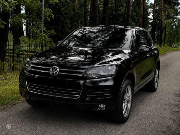 Black Volkswagen Touareg 2010 in Vilnius, with an engine capacity of 2.97 L and mileage of 252 thousand km for 10890 €, photo 4 on AUTOMOTO.COM.LV