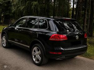 Melns Volkswagen Touareg 2010 Viļņa, ar dzinēja tilpumu 2.97 L un nobraukumu 252 tūkst. km par 10890 €, foto 8 vietnē AUTOMOTO.COM.LV