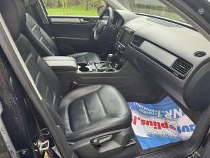 Black Volkswagen Touareg 2010 in Vilnius, with an engine capacity of 2.97 L and mileage of 252 thousand km for 10890 €, photo 16 on AUTOMOTO.COM.LV