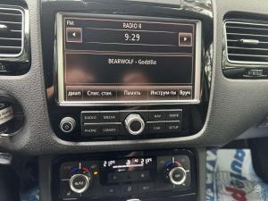 Black Volkswagen Touareg 2010 in Vilnius, with an engine capacity of 2.97 L and mileage of 252 thousand km for 10890 €, photo 19 on AUTOMOTO.COM.LV