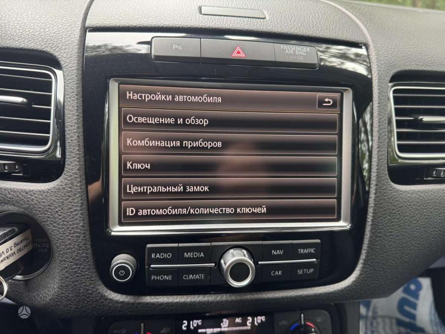Black Volkswagen Touareg 2010 in Vilnius, with an engine capacity of 2.97 L and mileage of 252 thousand km for 10890 €, photo 24 on AUTOMOTO.COM.LV