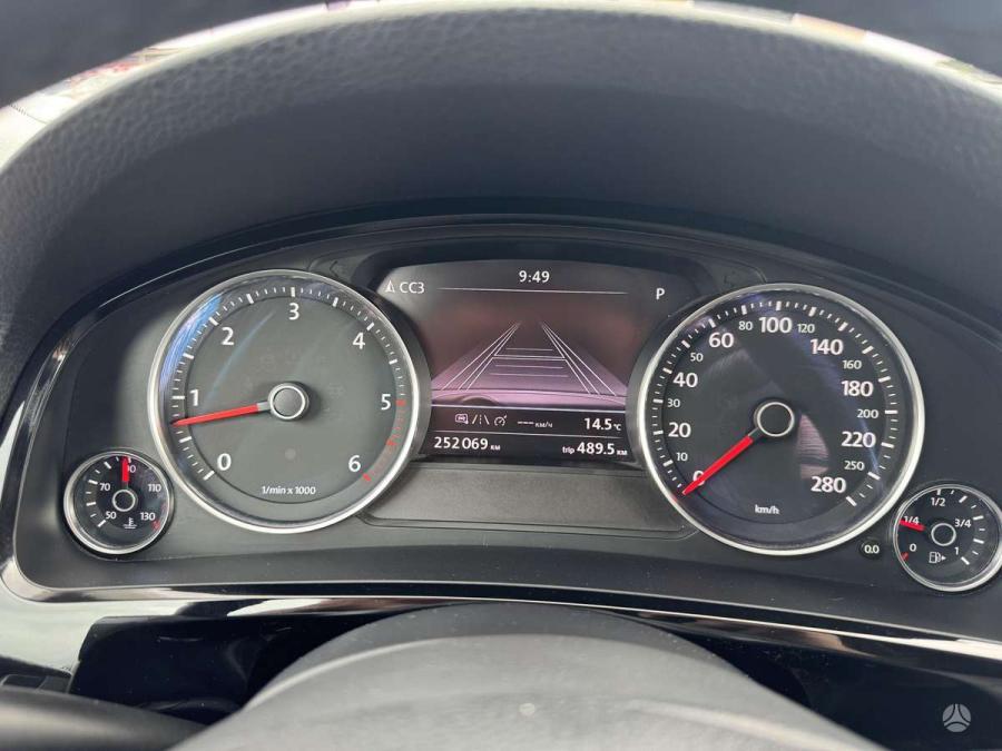 Black Volkswagen Touareg 2010 in Vilnius, with an engine capacity of 2.97 L and mileage of 252 thousand km for 10890 €, photo 26 on AUTOMOTO.COM.LV