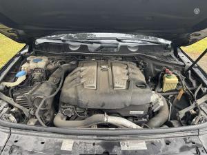Black Volkswagen Touareg 2010 in Vilnius, with an engine capacity of 2.97 L and mileage of 252 thousand km for 10890 €, photo 31 on AUTOMOTO.COM.LV