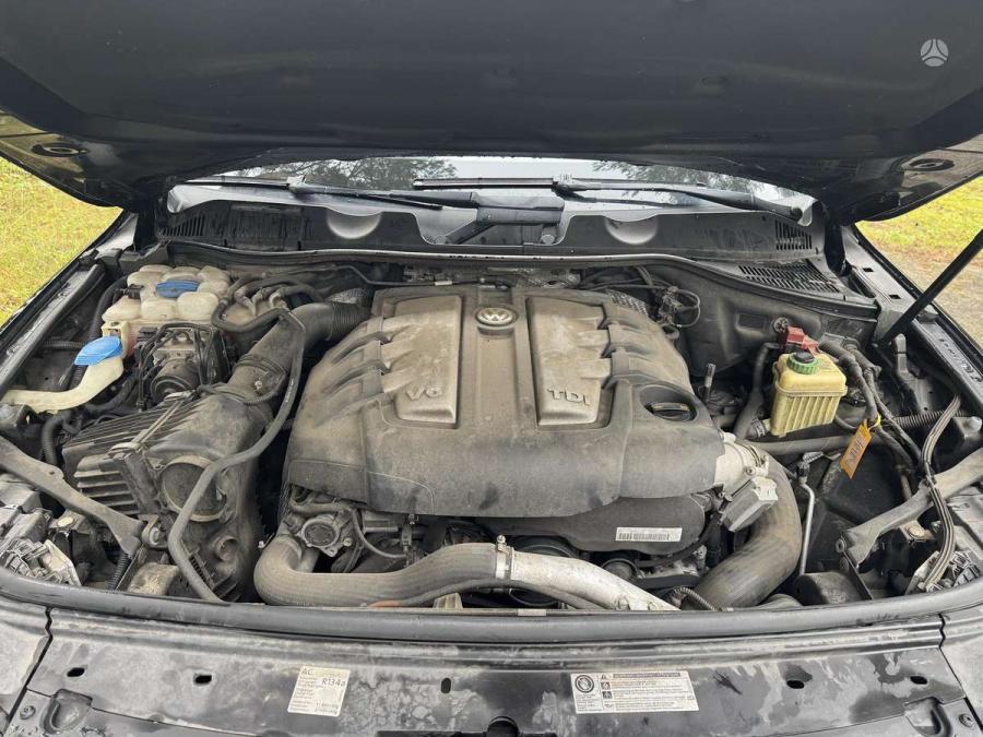 Black Volkswagen Touareg 2010 in Vilnius, with an engine capacity of 2.97 L and mileage of 252 thousand km for 10890 €, photo 31 on AUTOMOTO.COM.LV