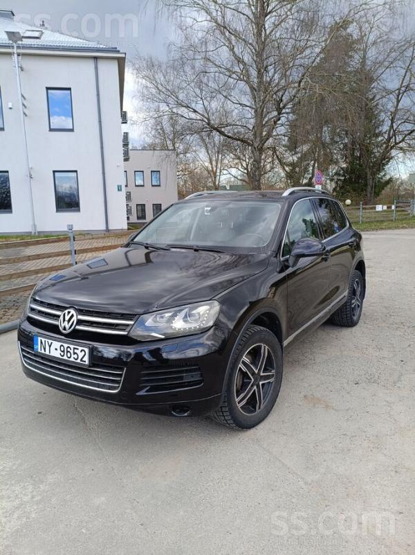 Black Volkswagen Touareg 2010 in Riga, with an engine capacity of 3.00 L and mileage of 420 thousand km for 8700 €, photo 3 on AUTOMOTO.COM.LV