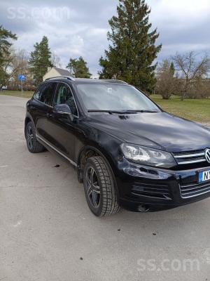 Black Volkswagen Touareg 2010 in Riga, with an engine capacity of 3.00 L and mileage of 420 thousand km for 8700 €, photo 4 on AUTOMOTO.COM.LV