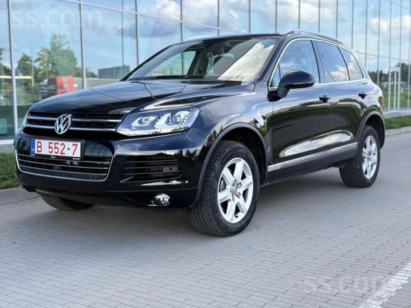 Black Volkswagen Touareg 2010 in Rezekne, with an engine capacity of 3.00 L and mileage of 326 thousand km for 10950 €, photo 1 on AUTOMOTO.COM.LV