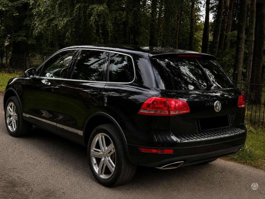 Melns Volkswagen Touareg 2010 Viļņa, ar dzinēja tilpumu 2.97 L un nobraukumu 252 tūkst. km par 10790 €, foto 8 vietnē AUTOMOTO.COM.LV