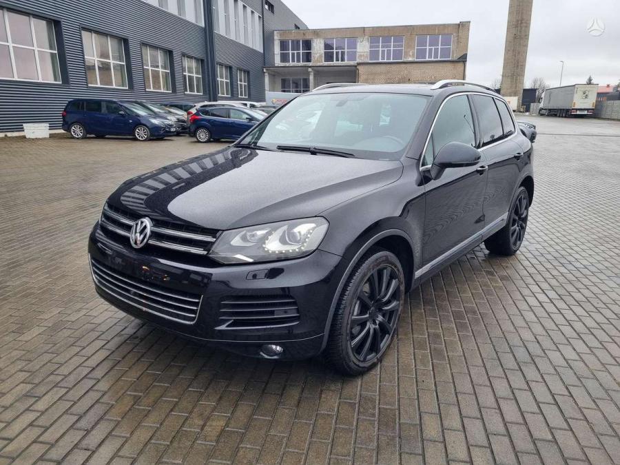 Black Volkswagen Touareg 2010 in Taurage, with an engine capacity of 2.97 L and mileage of 276 thousand km for 10000 €, photo 3 on AUTOMOTO.COM.LV