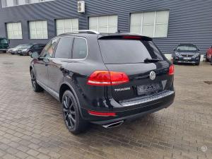 Black Volkswagen Touareg 2010 in Taurage, with an engine capacity of 2.97 L and mileage of 276 thousand km for 10000 €, photo 4 on AUTOMOTO.COM.LV