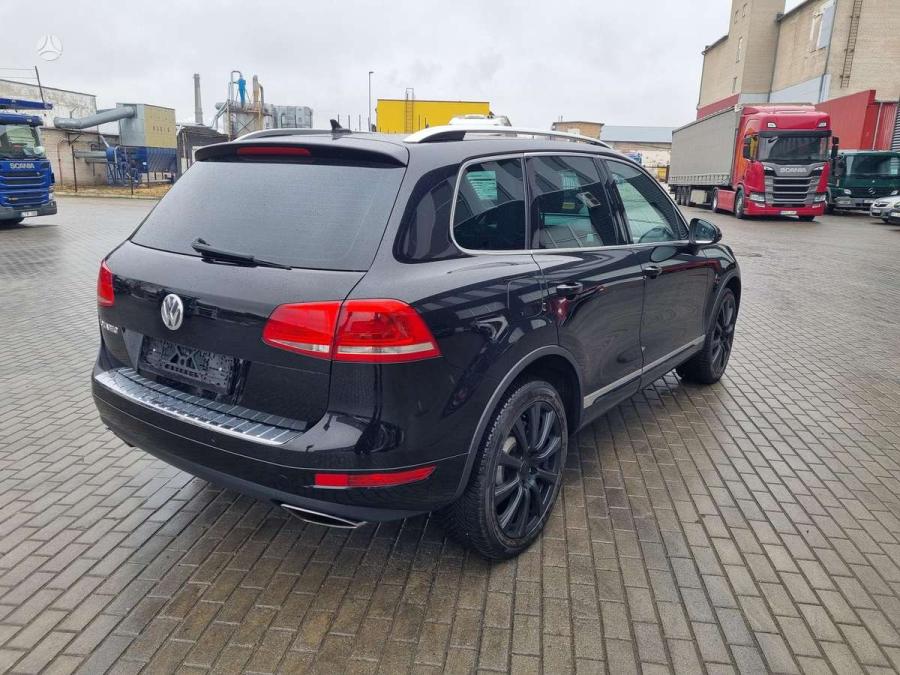 Black Volkswagen Touareg 2010 in Taurage, with an engine capacity of 2.97 L and mileage of 276 thousand km for 10000 €, photo 5 on AUTOMOTO.COM.LV