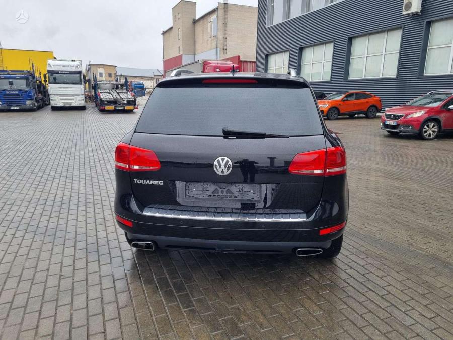 Black Volkswagen Touareg 2010 in Taurage, with an engine capacity of 2.97 L and mileage of 276 thousand km for 10000 €, photo 6 on AUTOMOTO.COM.LV