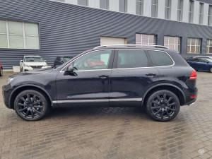Black Volkswagen Touareg 2010 in Taurage, with an engine capacity of 2.97 L and mileage of 276 thousand km for 10000 €, photo 8 on AUTOMOTO.COM.LV