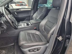 Black Volkswagen Touareg 2010 in Taurage, with an engine capacity of 2.97 L and mileage of 276 thousand km for 10000 €, photo 14 on AUTOMOTO.COM.LV