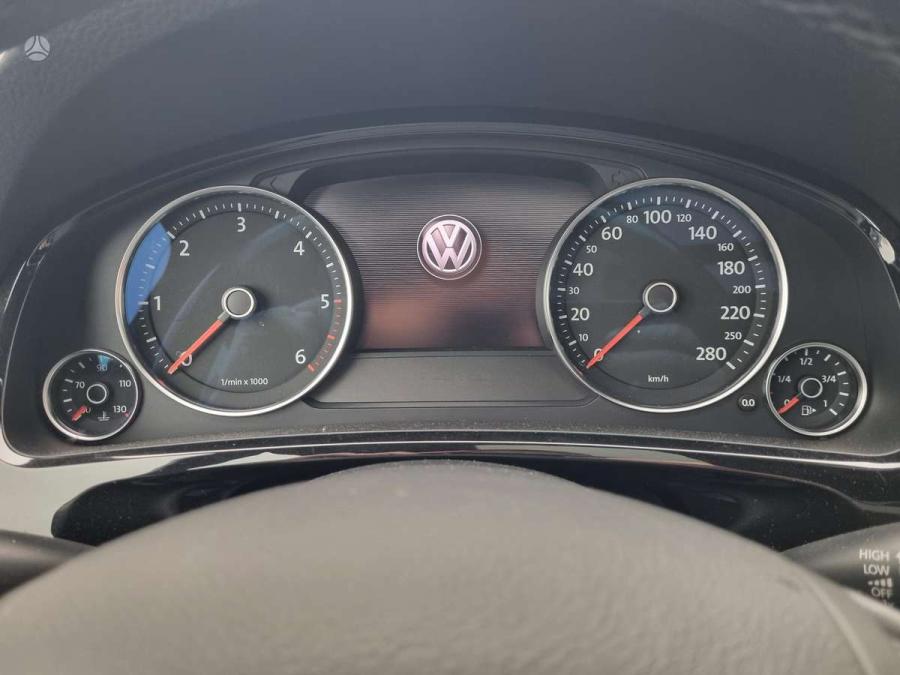 Black Volkswagen Touareg 2010 in Taurage, with an engine capacity of 2.97 L and mileage of 276 thousand km for 10000 €, photo 19 on AUTOMOTO.COM.LV