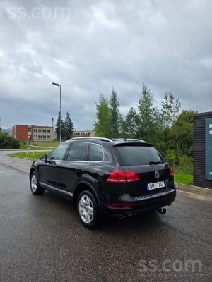 Black Volkswagen Touareg 2010 in Valka, with an engine capacity of 3.00 L and mileage of 310 thousand km for 11900 €, photo  on AUTOMOTO.COM.LV