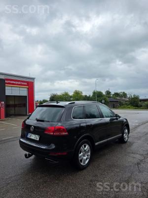 Melns Volkswagen Touareg 2010 Valka, ar dzinēja tilpumu 3.00 L un nobraukumu 310 tūkst. km par 11900 €, foto 4 vietnē AUTOMOTO.COM.LV