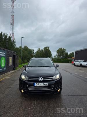 Melns Volkswagen Touareg 2010 Valka, ar dzinēja tilpumu 3.00 L un nobraukumu 310 tūkst. km par 11900 €, foto 5 vietnē AUTOMOTO.COM.LV