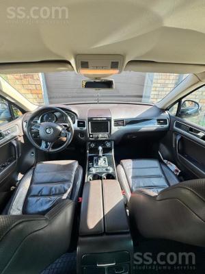 Melns Volkswagen Touareg 2010 Valka, ar dzinēja tilpumu 3.00 L un nobraukumu 310 tūkst. km par 11900 €, foto 8 vietnē AUTOMOTO.COM.LV