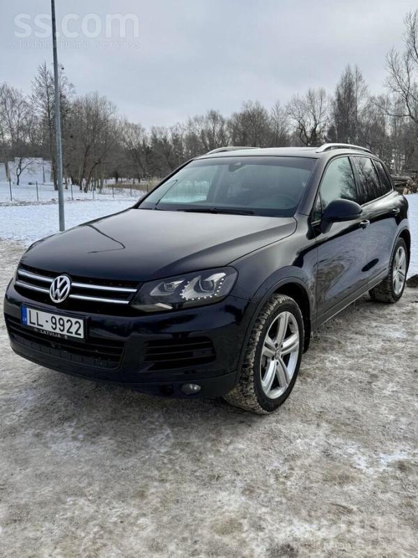Black Volkswagen Touareg 2010 in Liepaja, with an engine capacity of 3.00 L and mileage of 348 thousand km for 10290 €, photo 1 on AUTOMOTO.COM.LV