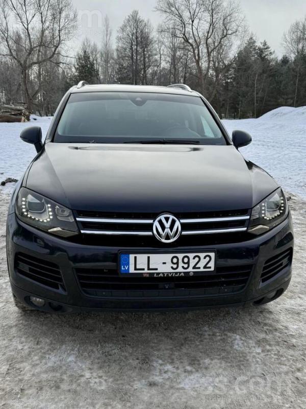 Black Volkswagen Touareg 2010 in Liepaja, with an engine capacity of 3.00 L and mileage of 348 thousand km for 10290 €, photo 4 on AUTOMOTO.COM.LV