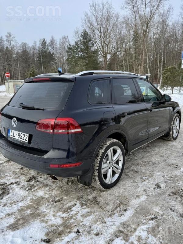 Black Volkswagen Touareg 2010 in Liepaja, with an engine capacity of 3.00 L and mileage of 348 thousand km for 10290 €, photo 7 on AUTOMOTO.COM.LV
