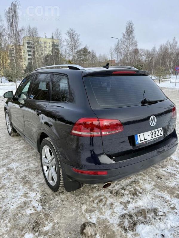 Black Volkswagen Touareg 2010 in Liepaja, with an engine capacity of 3.00 L and mileage of 348 thousand km for 10290 €, photo 9 on AUTOMOTO.COM.LV