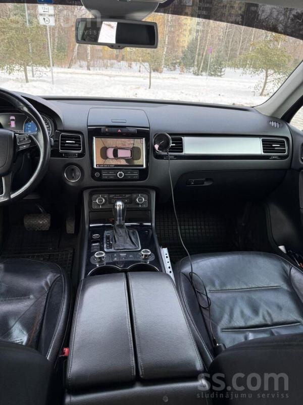 Black Volkswagen Touareg 2010 in Liepaja, with an engine capacity of 3.00 L and mileage of 348 thousand km for 10290 €, photo 10 on AUTOMOTO.COM.LV