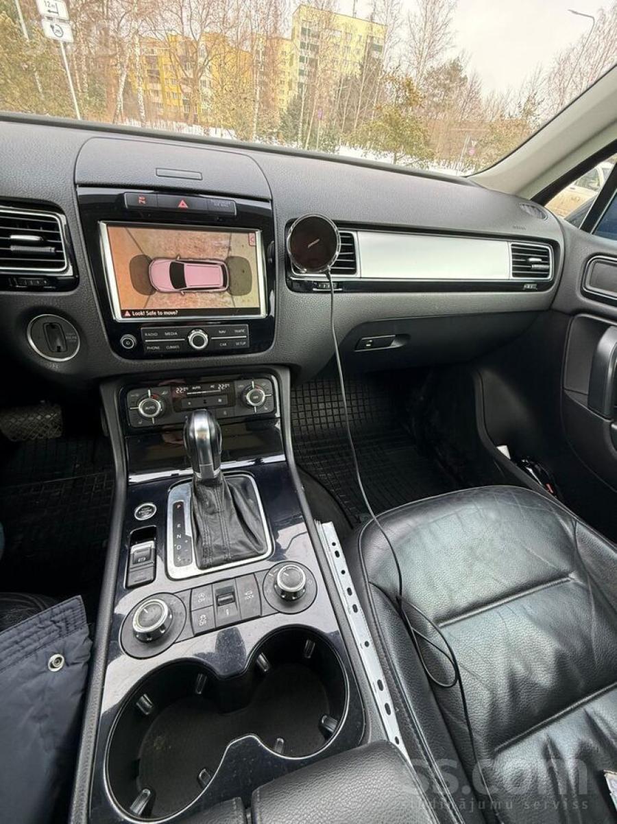Melns Volkswagen Touareg 2010 Liepāja, ar dzinēja tilpumu 3.00 L un nobraukumu 348 tūkst. km par 10290 €, foto 12 vietnē AUTOMOTO.COM.LV