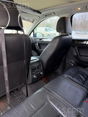 Melns Volkswagen Touareg 2010 Liepāja, ar dzinēja tilpumu 3.00 L un nobraukumu 348 tūkst. km par 10290 €, foto 13 vietnē AUTOMOTO.COM.LV