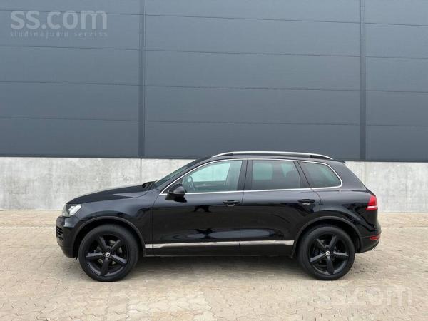 Black Volkswagen Touareg 2011 in Riga, with an engine capacity of 3.00 L and mileage of 0 thousand km for 10900 €, photo 6 on AUTOMOTO.COM.LV