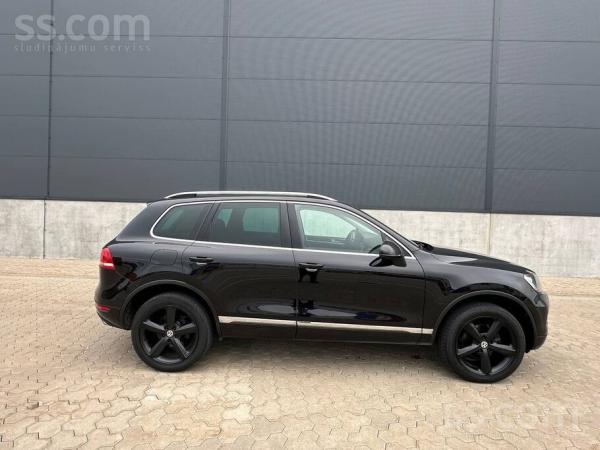 Black Volkswagen Touareg 2011 in Riga, with an engine capacity of 3.00 L and mileage of 0 thousand km for 10900 €, photo 9 on AUTOMOTO.COM.LV