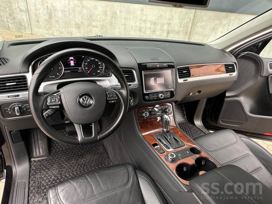 Melns Volkswagen Touareg 2011 Rīga, ar dzinēja tilpumu 3.00 L un nobraukumu 0 tūkst. km par 10900 €, foto 17 vietnē AUTOMOTO.COM.LV
